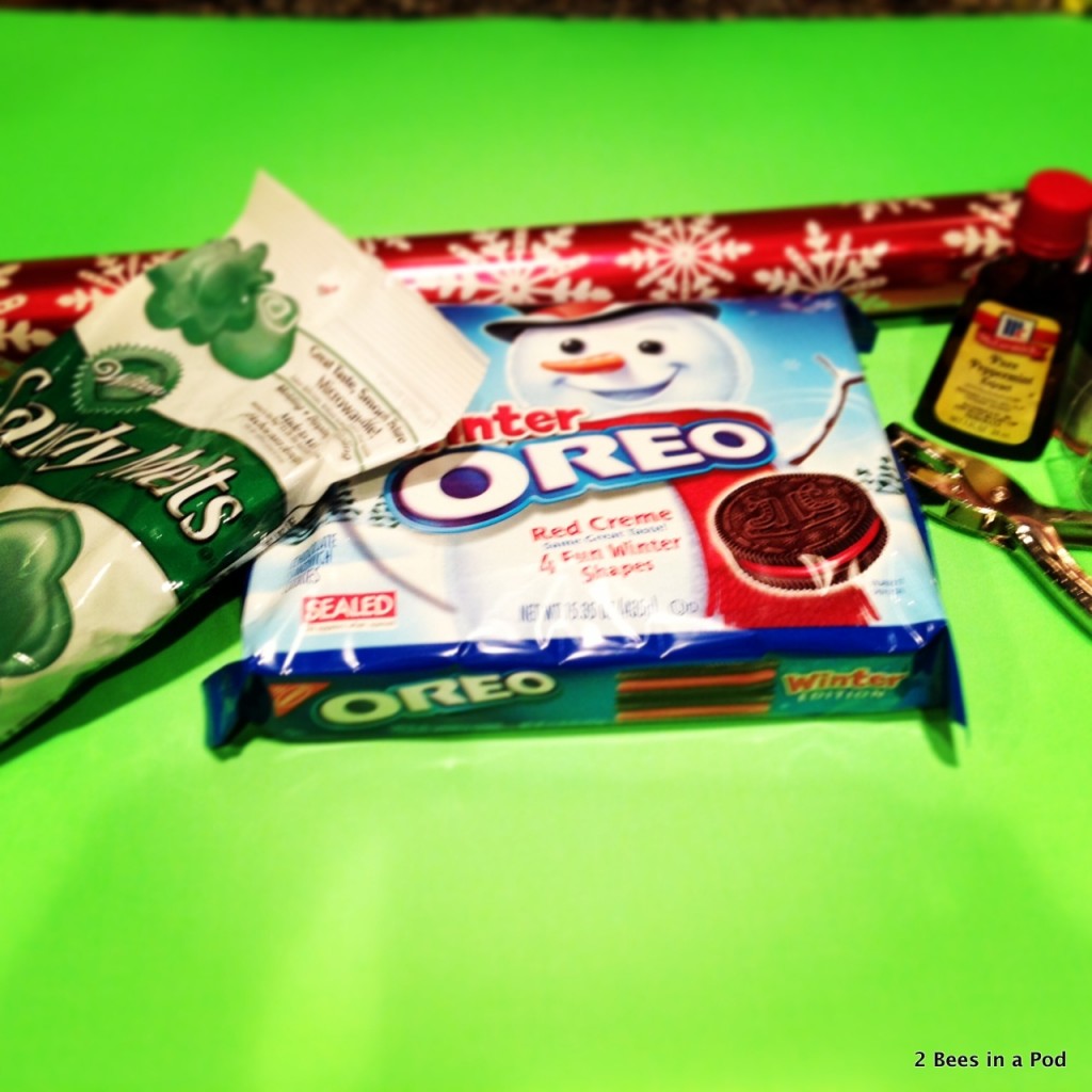 Homemade Mint Oreos in Elf Shoes - 2 Bees in a Pod
