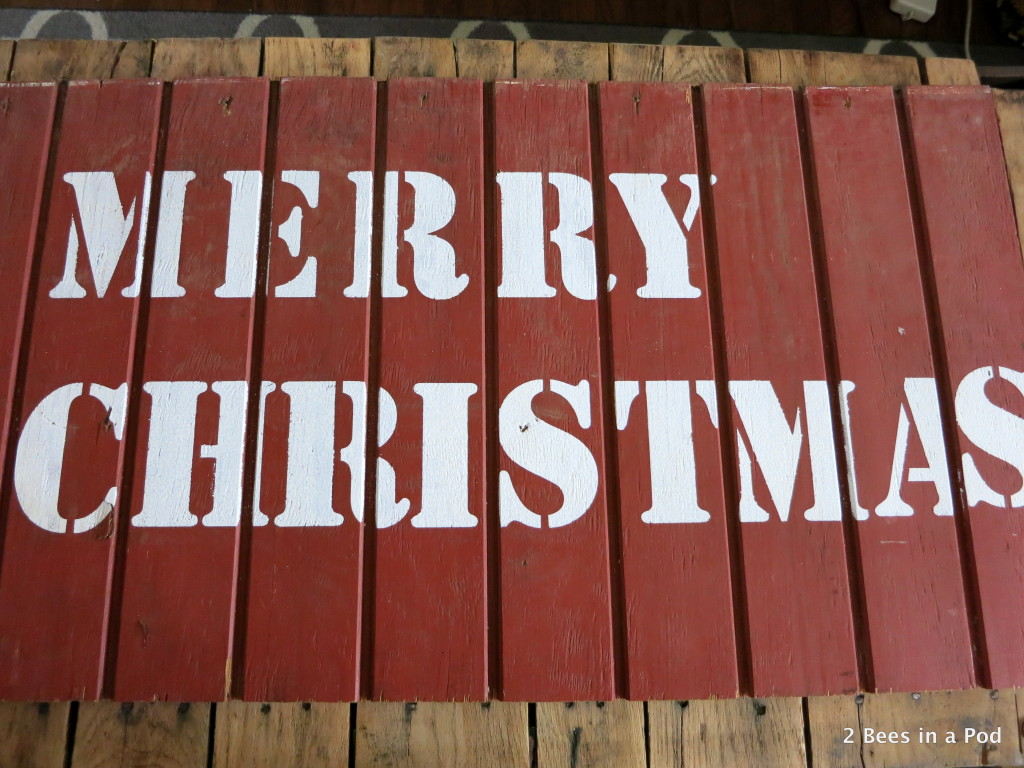 DIY Rustic Merry Christmas Sign - 2 Bees in a Pod