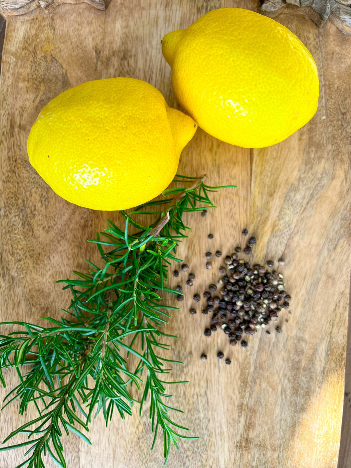 Summer Lemon Simmer Pot Recipe - 2 Bees in a Pod